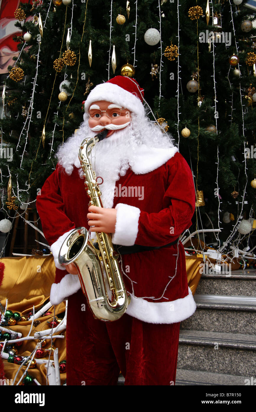 Santa claus mannequin hi-res stock photography and images - Alamy