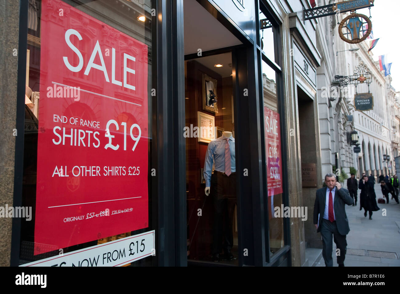 Pound world shops hi-res stock photography and images - Alamy