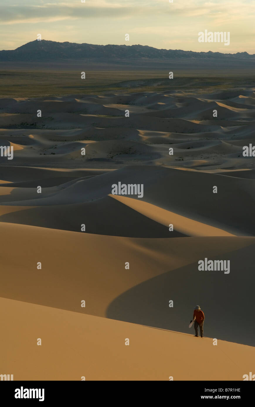 Gobi desert khongoryn els gobi desert mongolia sand dune dunes hi-res ...