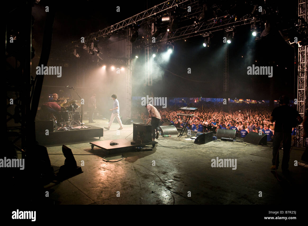 The crowd at the Radio1 NME stage at the Reading Festival 2008 Stock ...