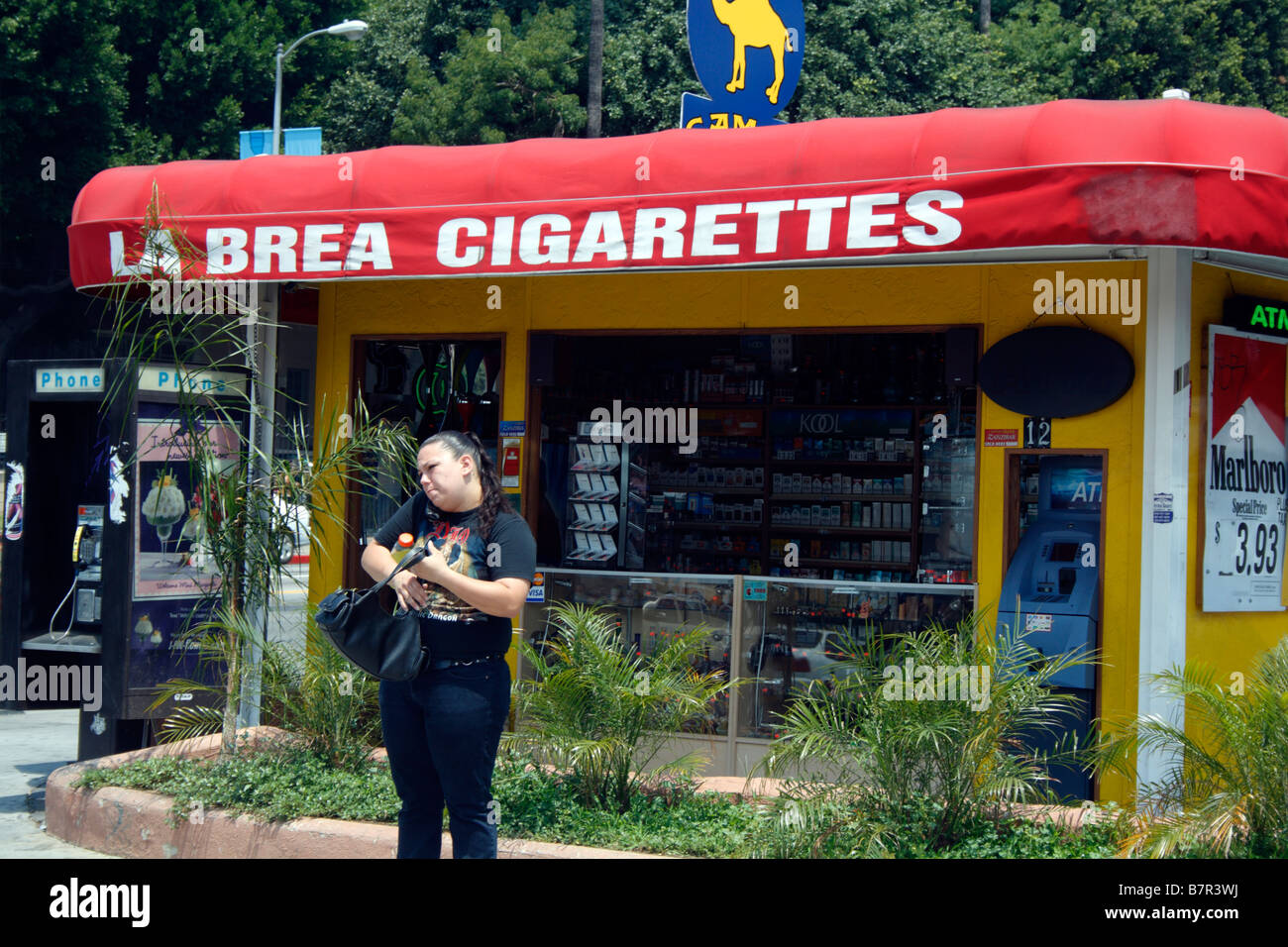 Cigarettes talking hi-res stock photography and images - Alamy