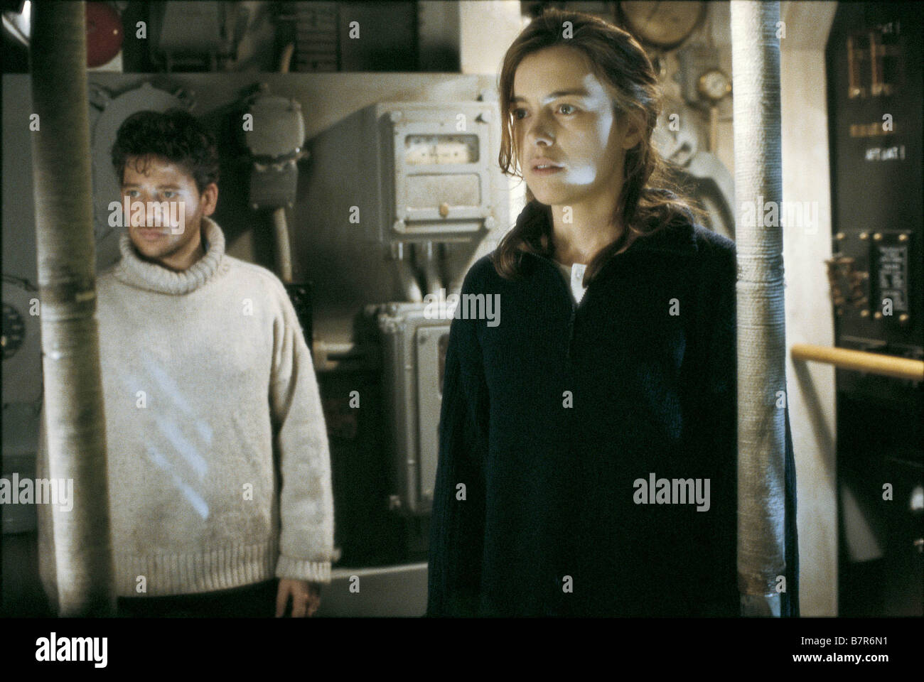 Below Year : 2002 USA Dexter Fletcher, Olivia Williams Directed byDavid ...