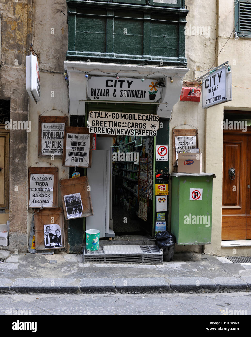 Malta road signs hi-res stock photography and images - Alamy