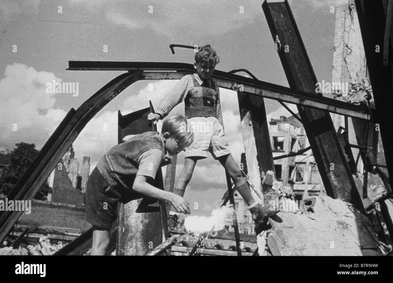 Germany Year Zero Germania anno zero Year: 1948 - Italy / Germany ...