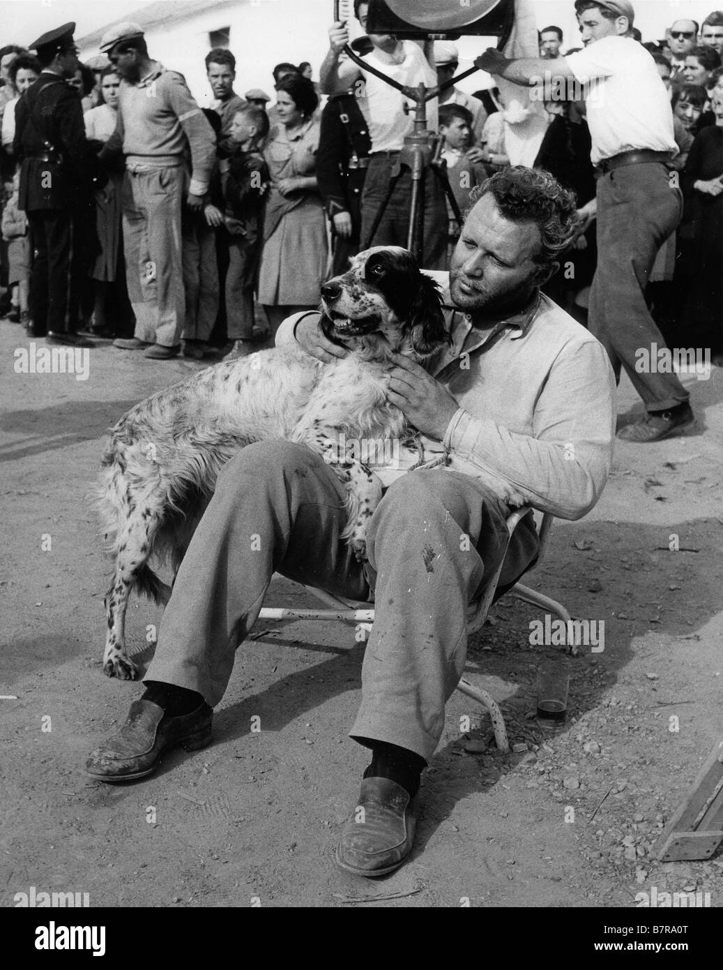 Frontière dangereuse Across the Bridge Year: 1957 - UK ROD STEIGER sur ...