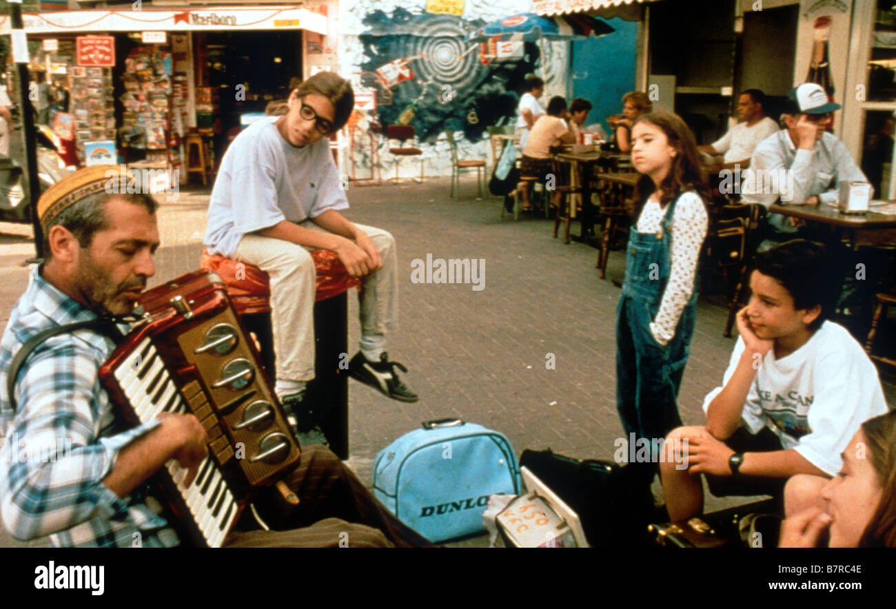 Shaverim shel yana Year: 2000 israel - Director: Arik Kaplun Stock Photo - Alamy
