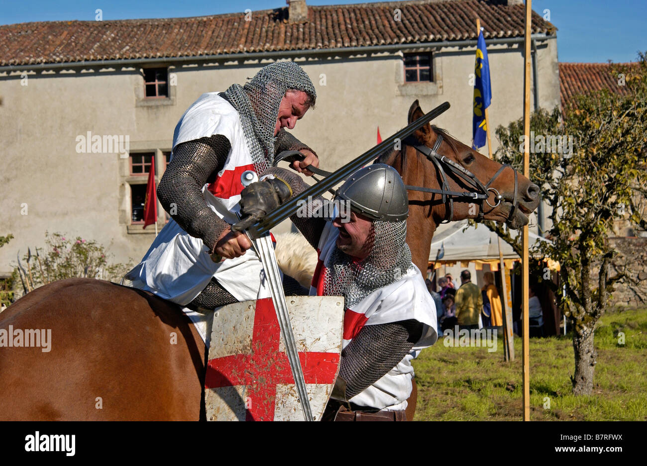 Medieval costumes hi-res stock photography and images - Alamy