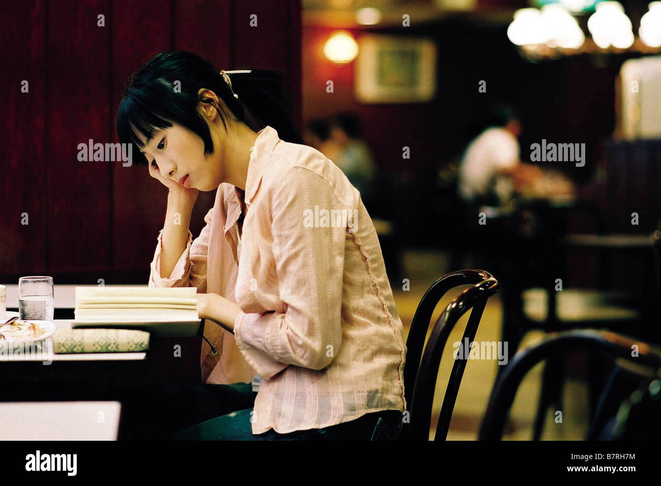 Kôhî jikô Coffee Jikou Year: 2003 - Japan Yo Hitoto Director: Hsiao-hsien Hou Stock Photo - Alamy