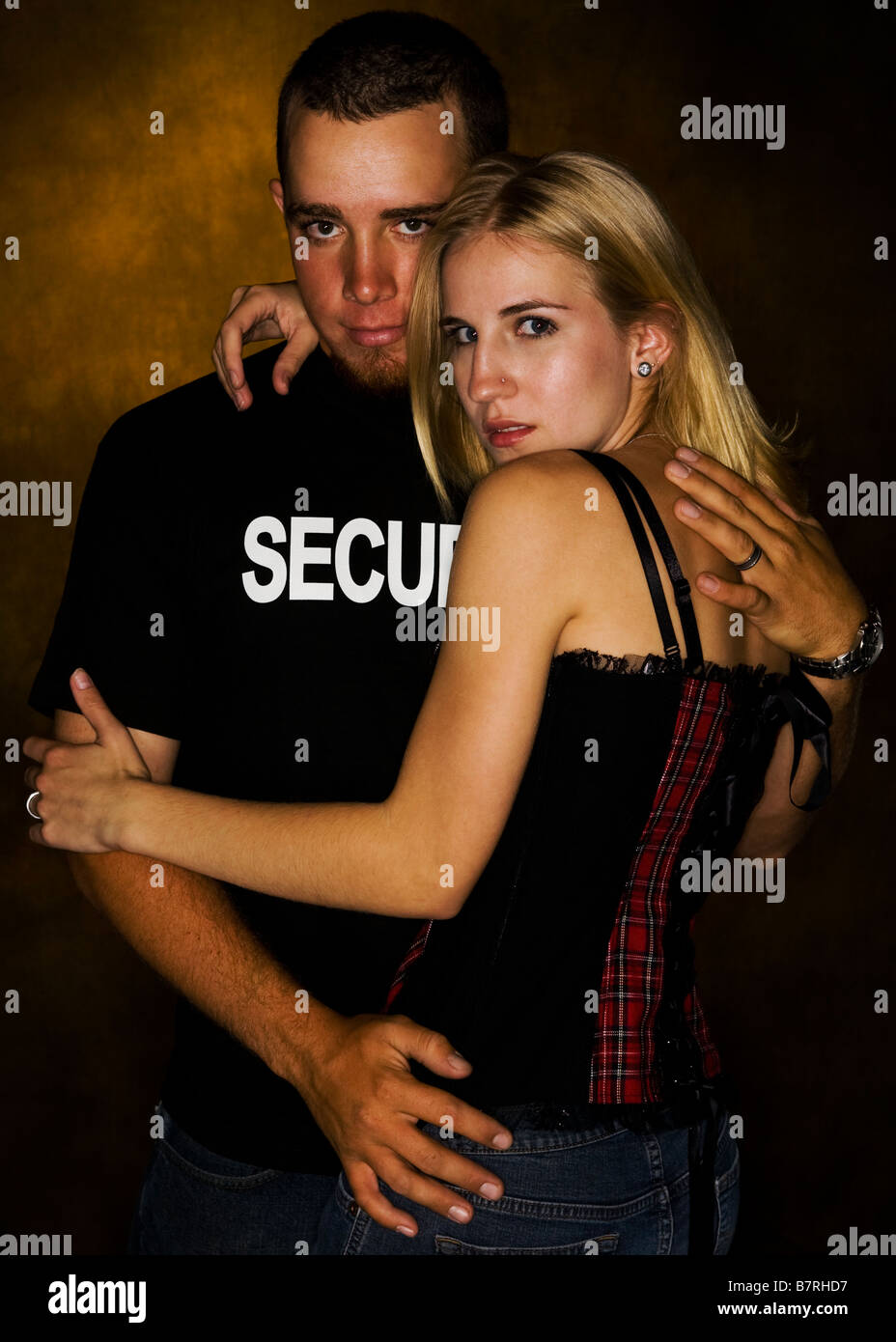 Portrait young hugging couple hi-res stock photography and images - Alamy