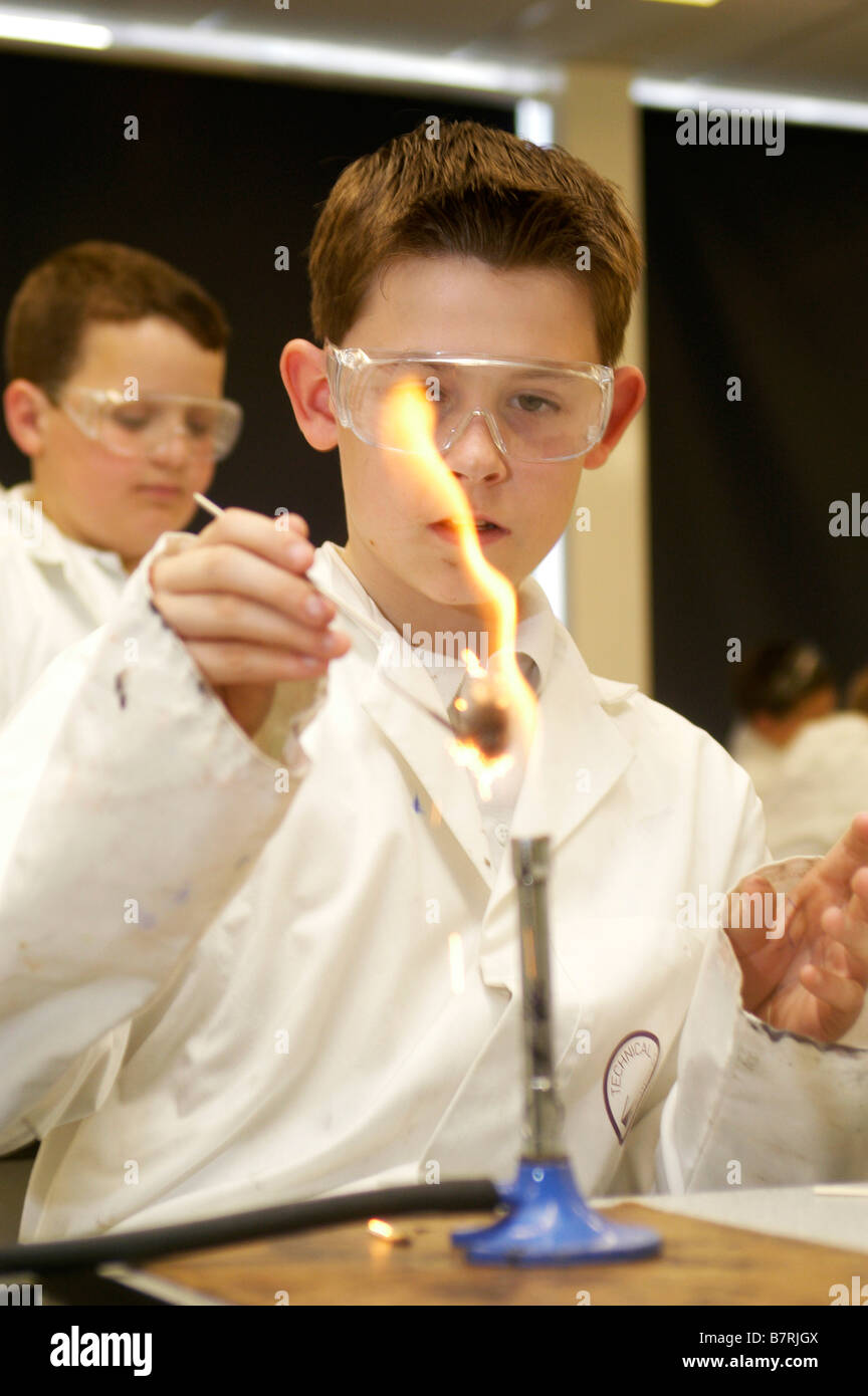Practical science lesson hi-res stock photography and images - Alamy Practical science lesson hi-res stock photography and images - Alamy