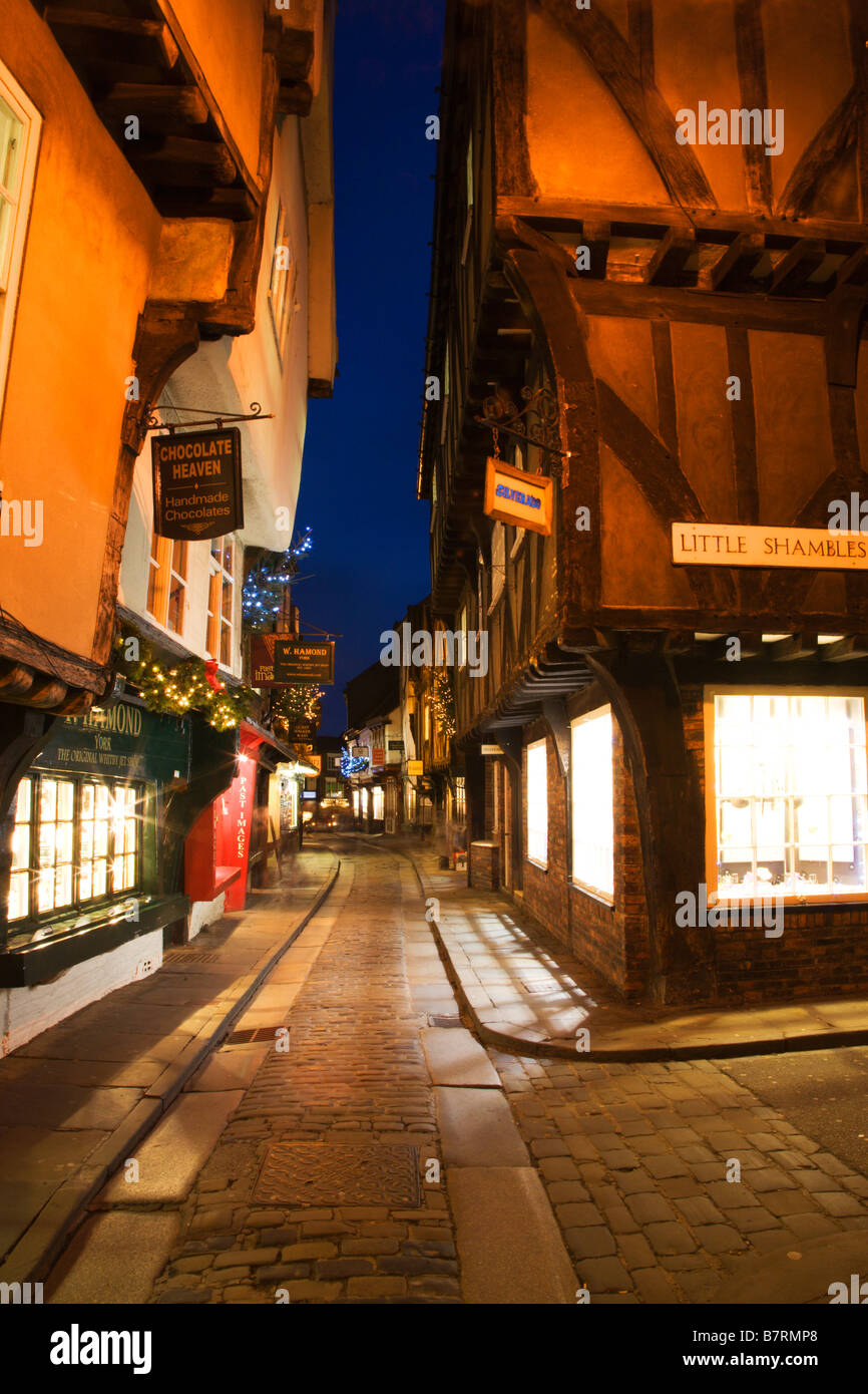 Shambles christmas york yorkshire england hi-res stock photography and ...