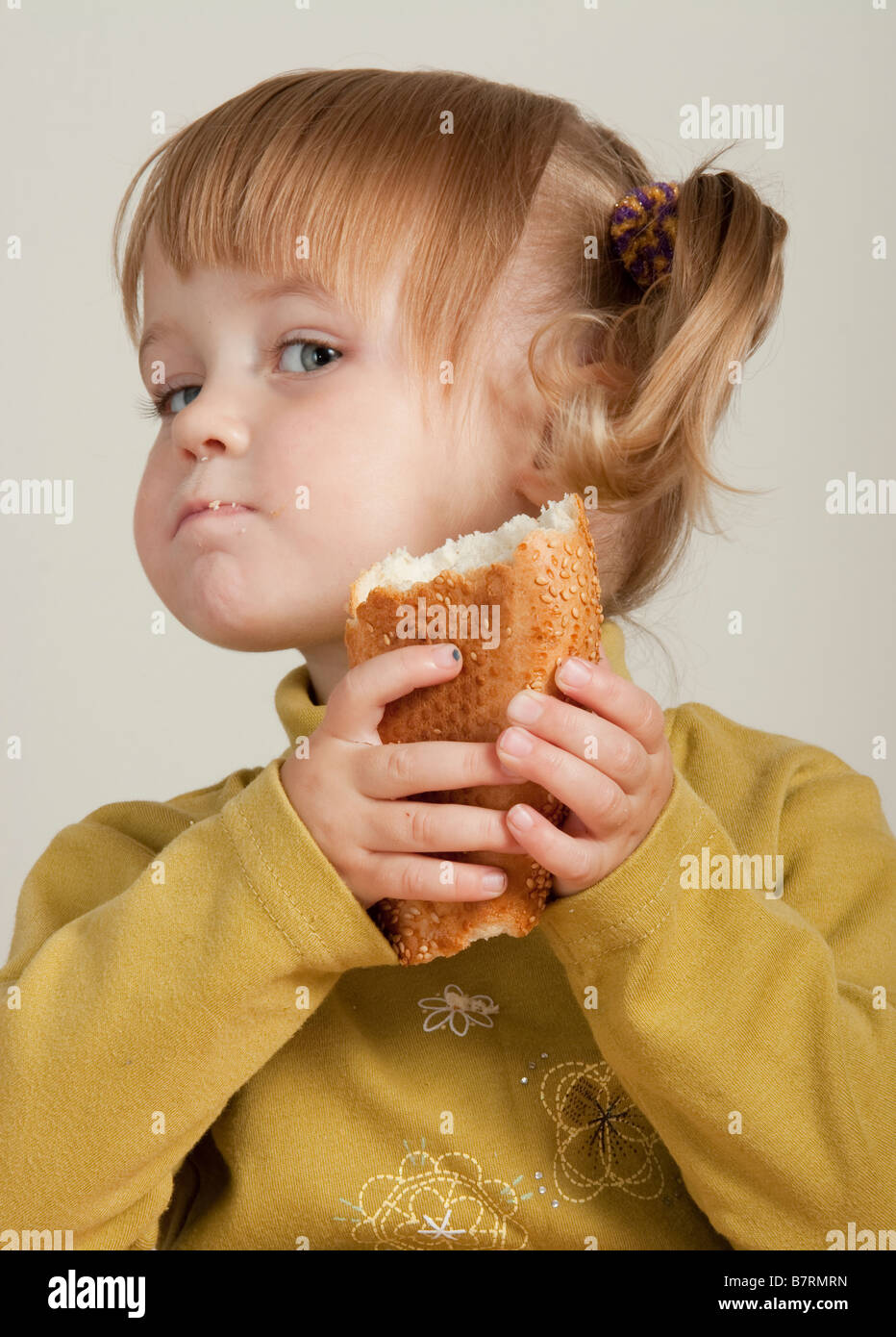 Child eating bread Stock Photo - Alamy