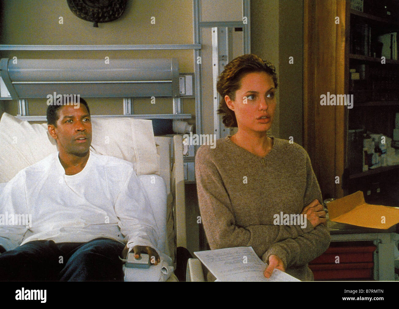 The Bone Collector Year: 1999 USA DENZEL WASHINGTON ANGELINA JOLIE ...