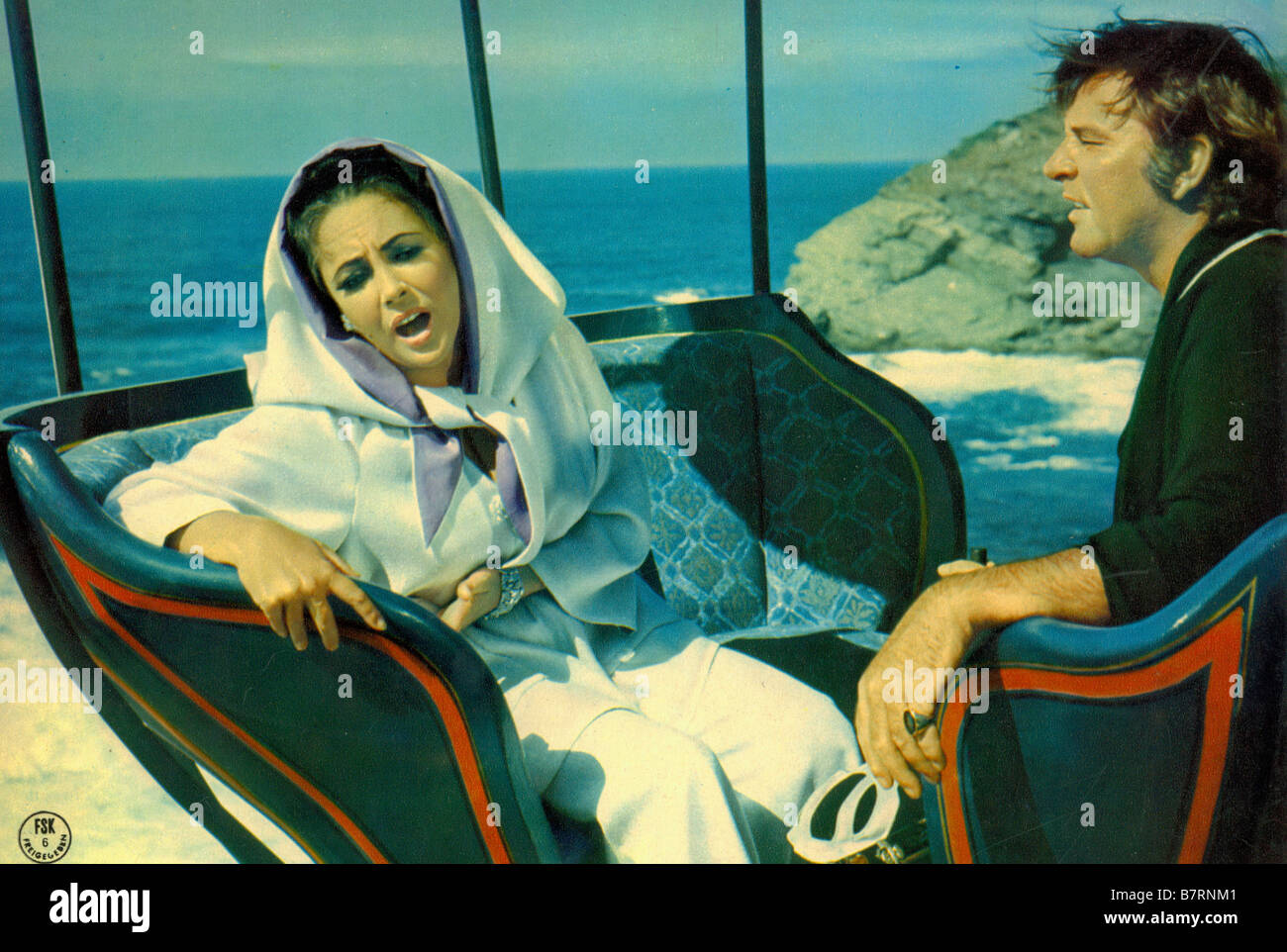 Elizabeth taylor boom 1968 hi-res stock photography and images - Alamy