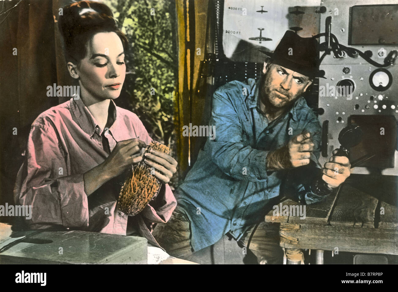 Father Goose Year: 1964 USA Cary Grant, Leslie Caron Director: Ralph ...