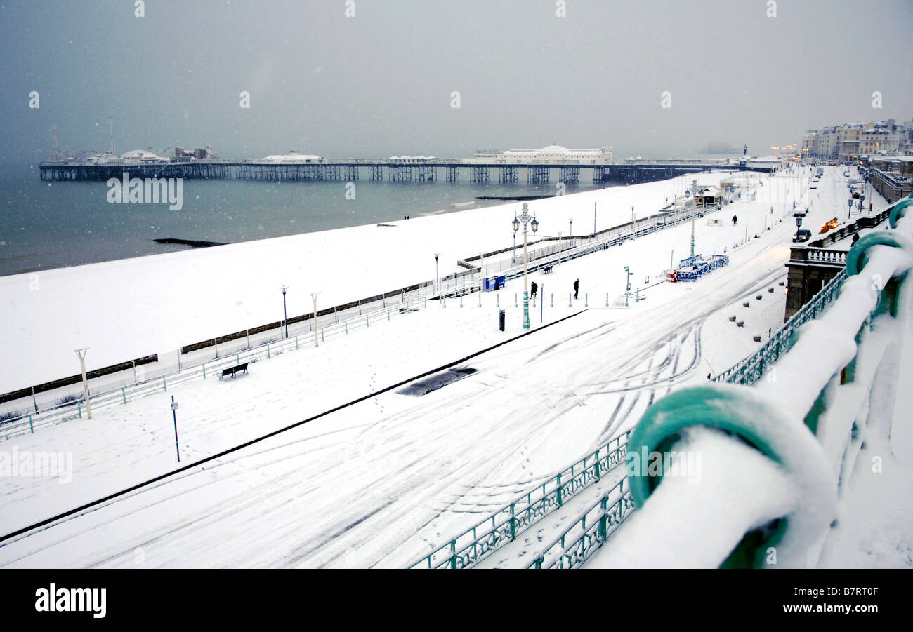 A snow covered Brighton seafront February 2009 Stock Photo - Alamy