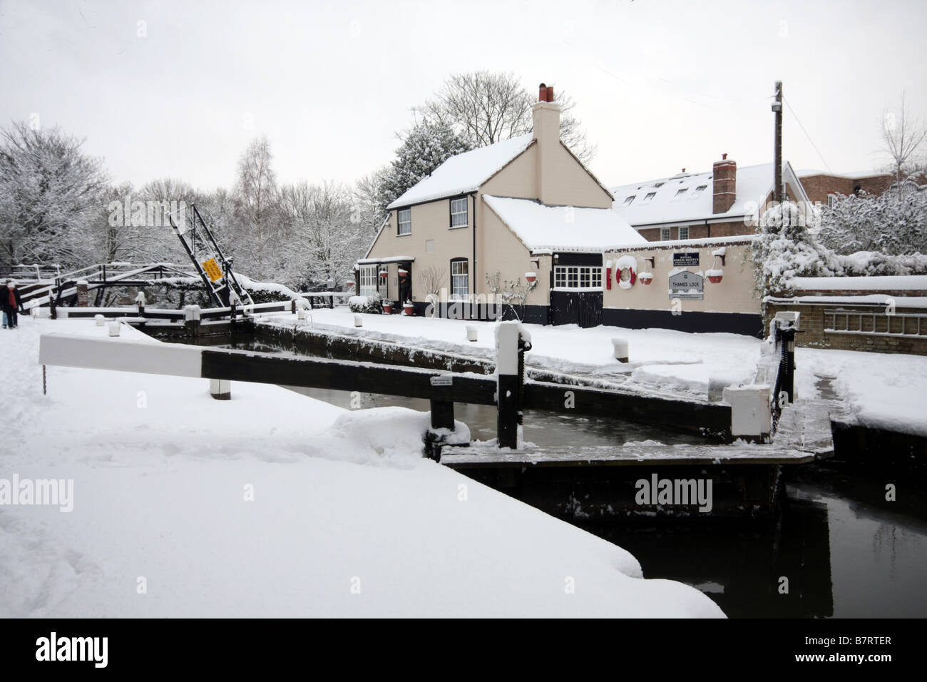 Weybridge lock hi-res stock photography and images - Alamy