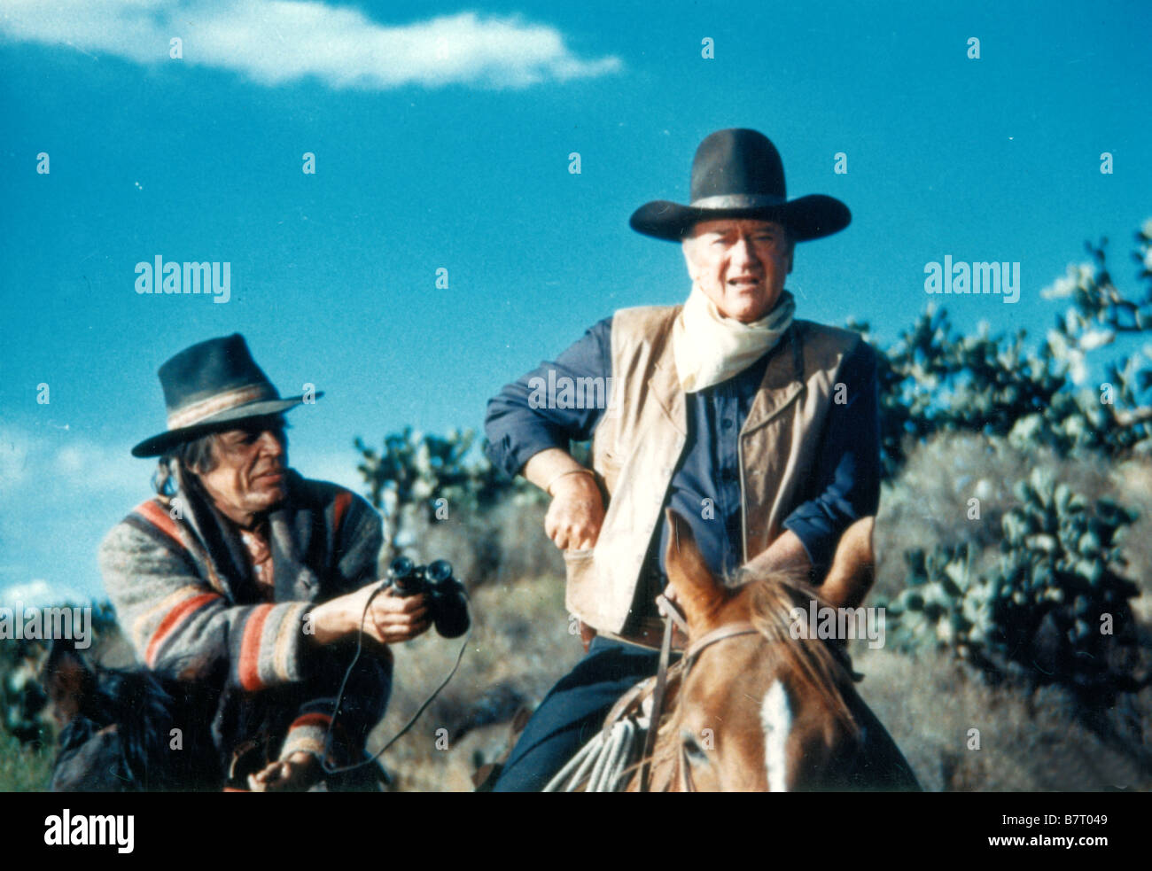 Les cordes de la potence CAHILL, US MARSHAL Year: 1973 USA John Wayne USA : 1973 Director: Andew ...
