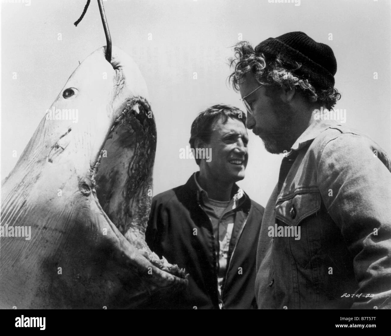 1975 usa director steven spielberg Black and White Stock Photos ...