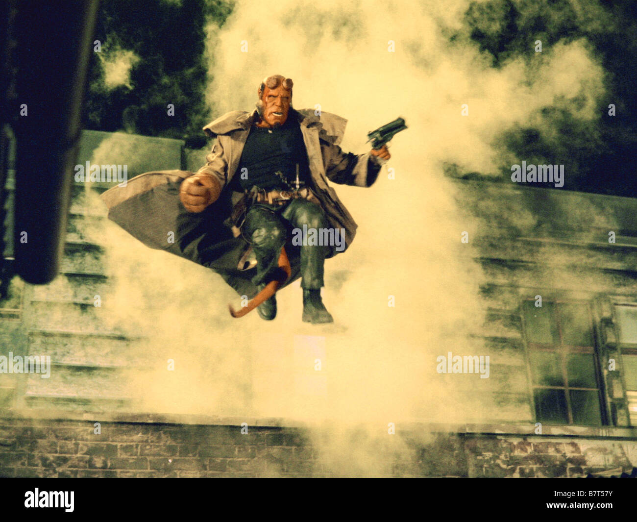 Guillermo del toro hellboy 2004 hi-res stock photography and images - Alamy