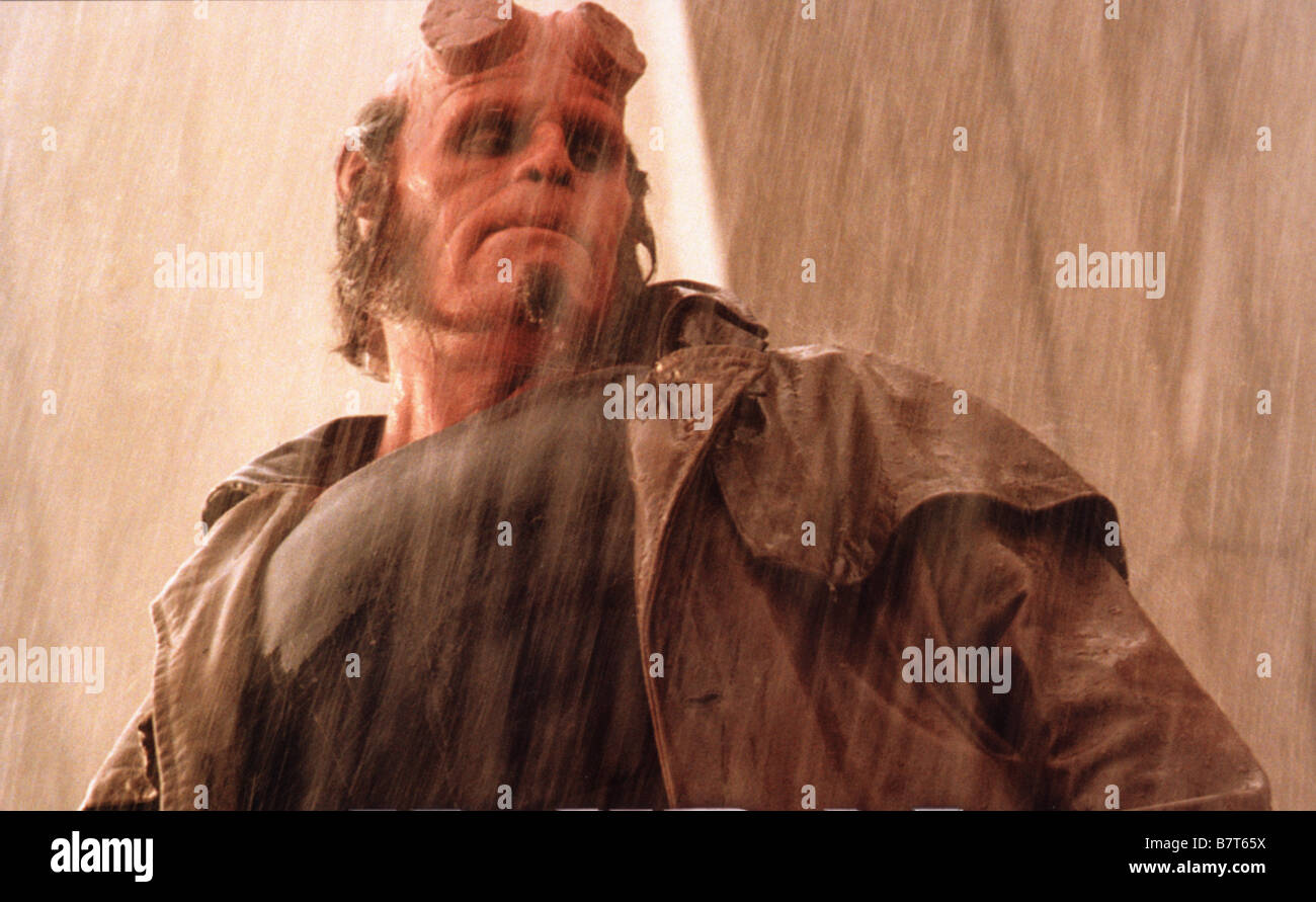 Guillermo del toro hellboy 2004 hi-res stock photography and images - Alamy
