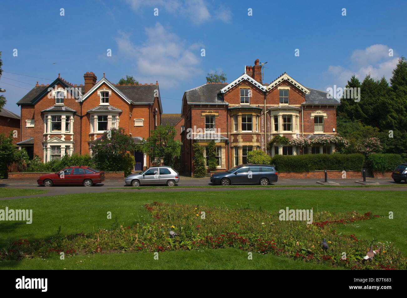 British detached house hi-res stock photography and images - Alamy