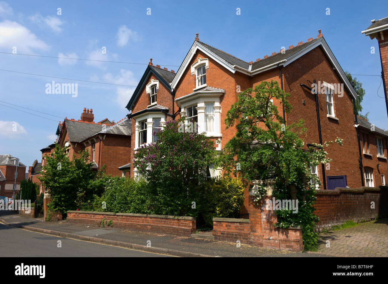 British detached house hi-res stock photography and images - Alamy