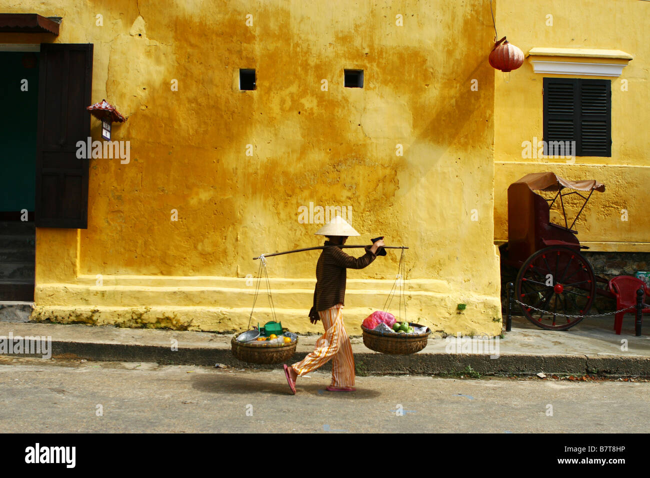 Rickshaw carrying goods hi-res stock photography and images - Alamy