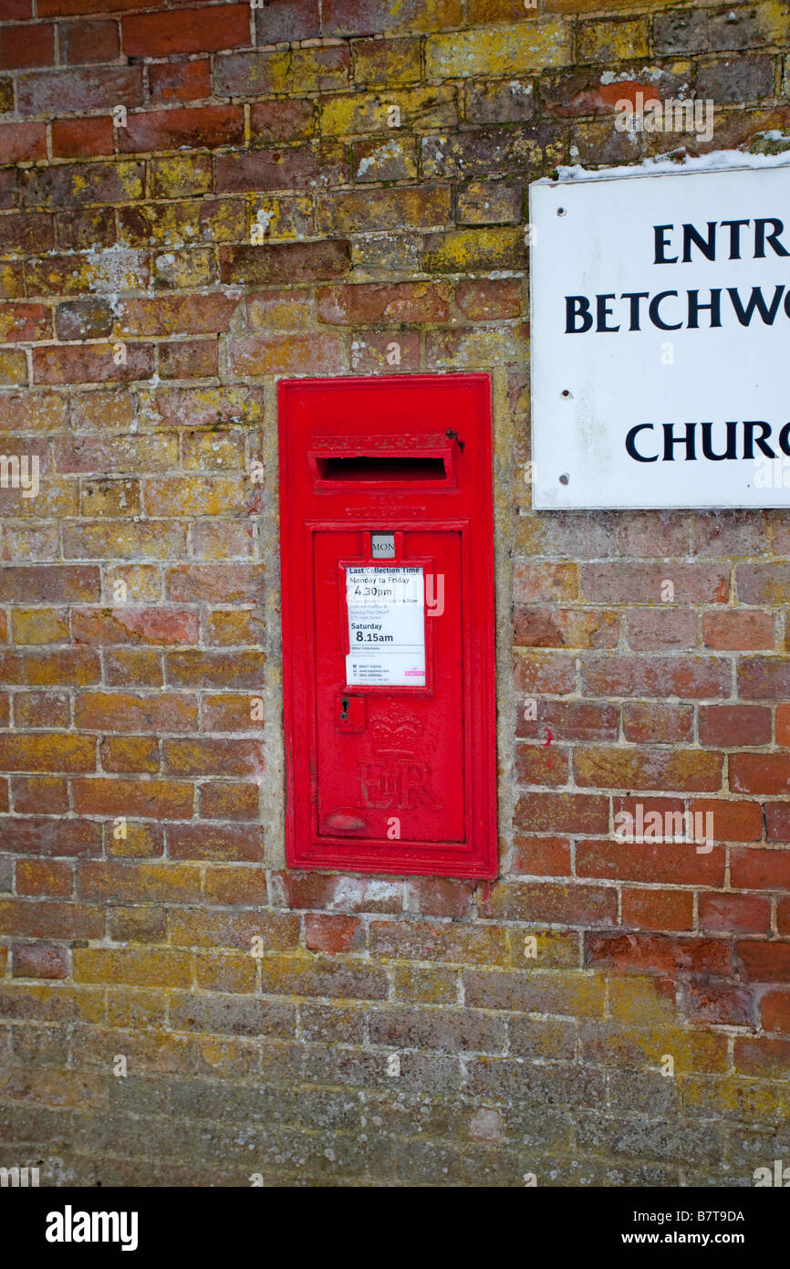 Wall and post box hi-res stock photography and images - Alamy