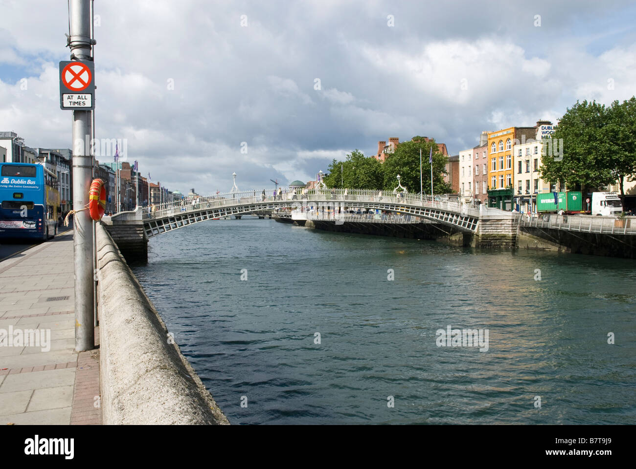 Liffey or Ha'penny Bridge, Dublin Ireland, August 2006 Stock Photo - Alamy