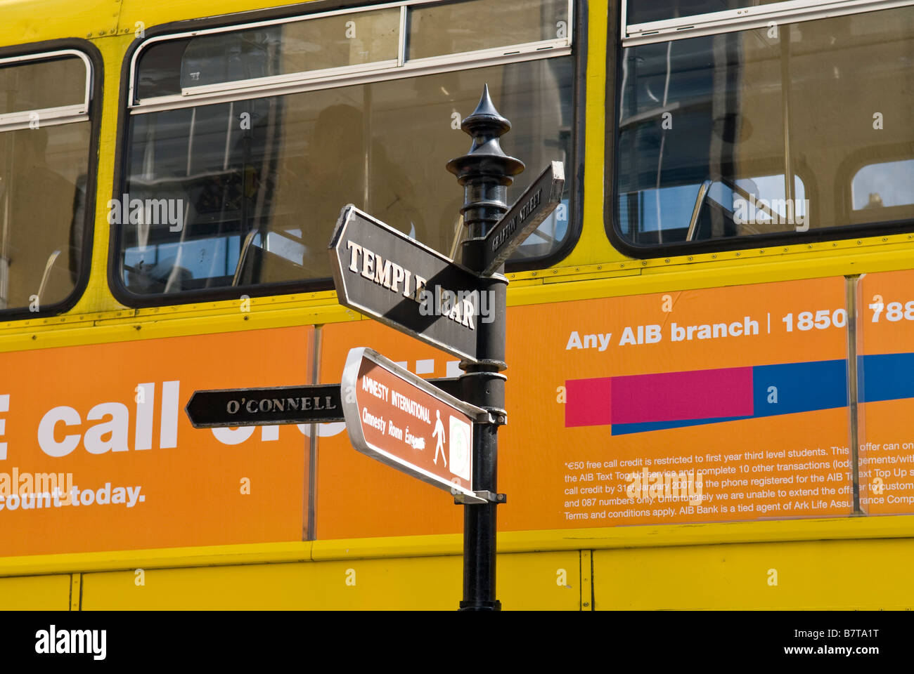 Temple Bar sign and bus, Dublin Ireland, August 2006 Stock Photo - Alamy