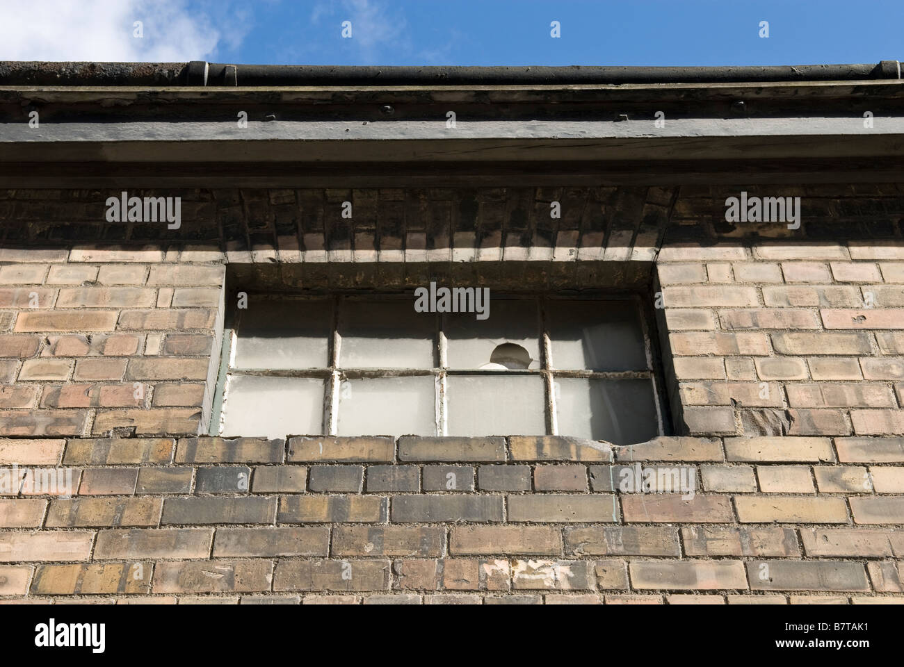 Looking up broken window in old brick building, Docklands Dublin ...