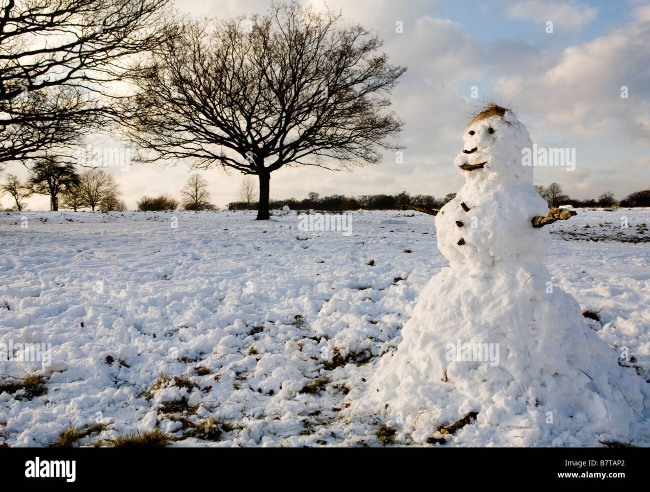 Snowman in uk hi-res stock photography and images - Alamy