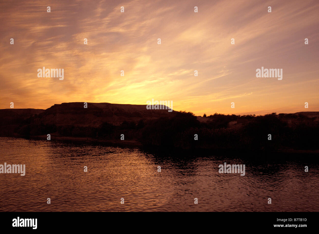 Ancient egyptian fresco boat hi-res stock photography and images - Alamy