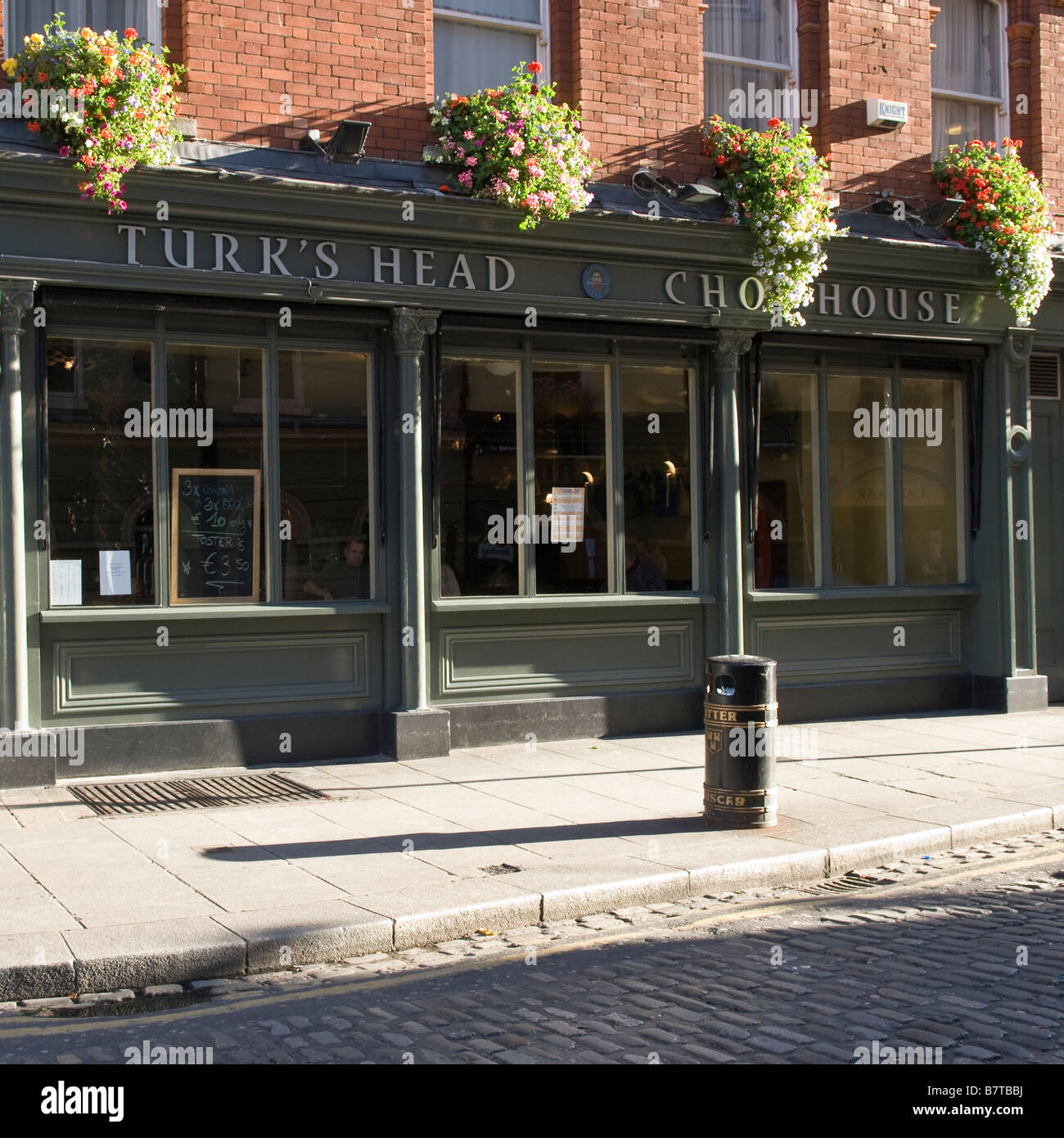 Turks Head Pub in Temple Bar district, Dublin Ireland, August 2006 ...