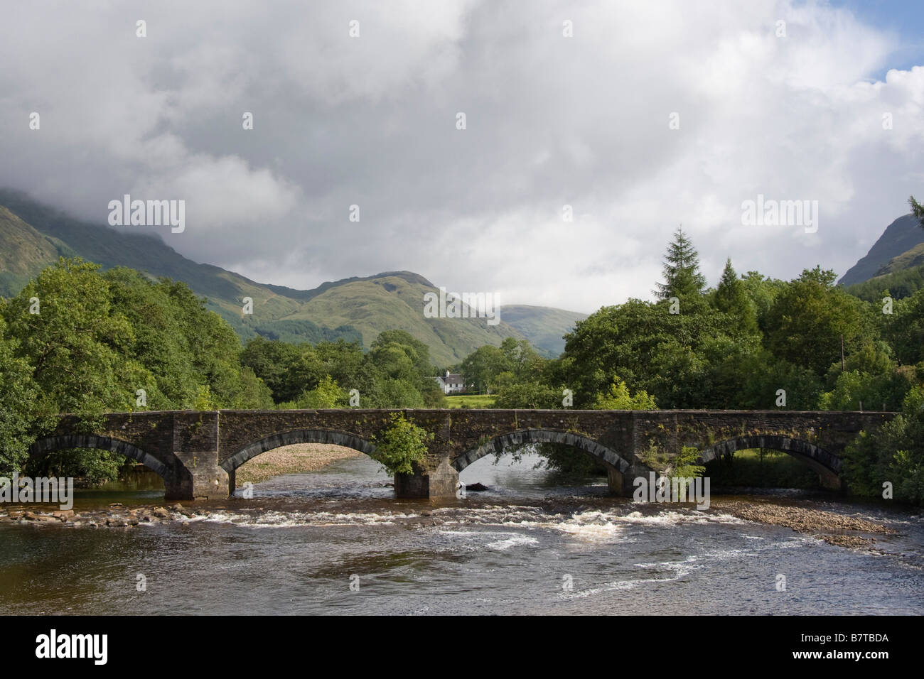 Stone bridge over river, Scotland Stock Photo - Alamy