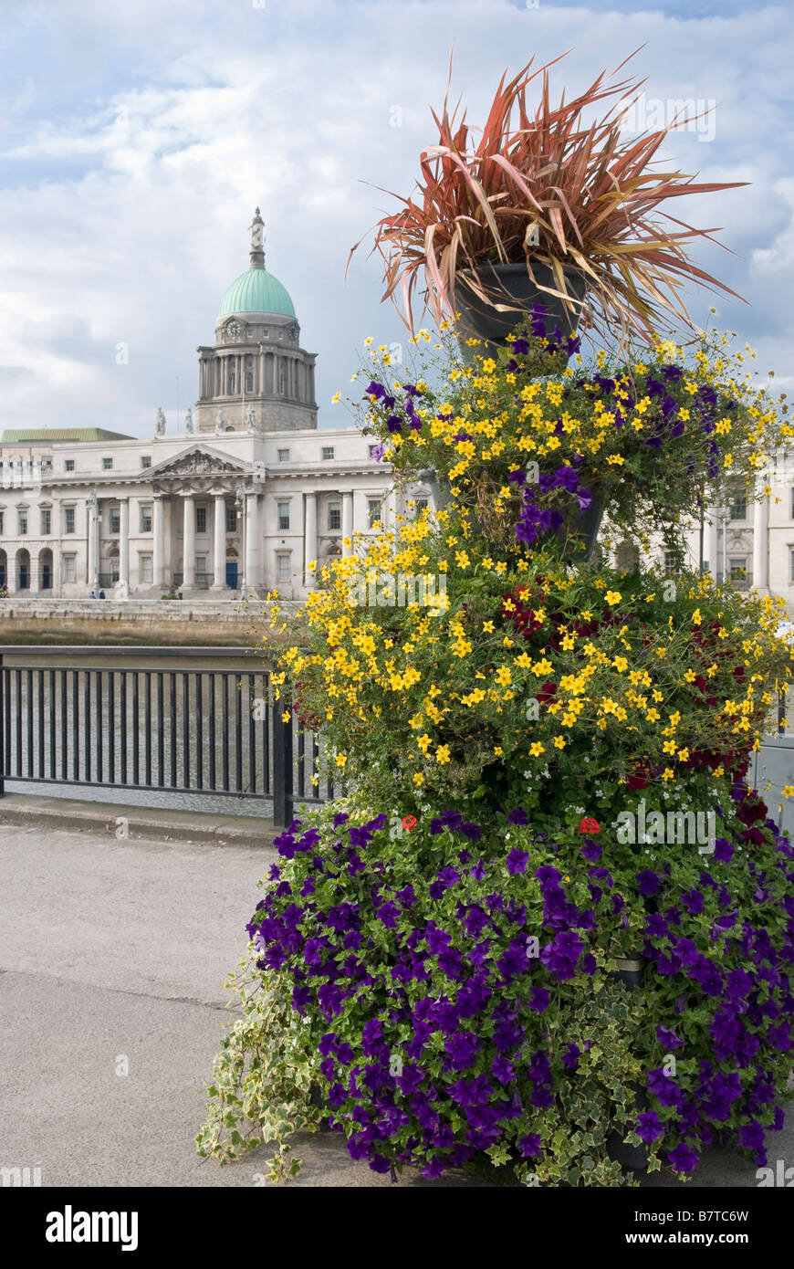 Custom House, Docklands Dublin Ireland, August 2006 Stock Photo - Alamy