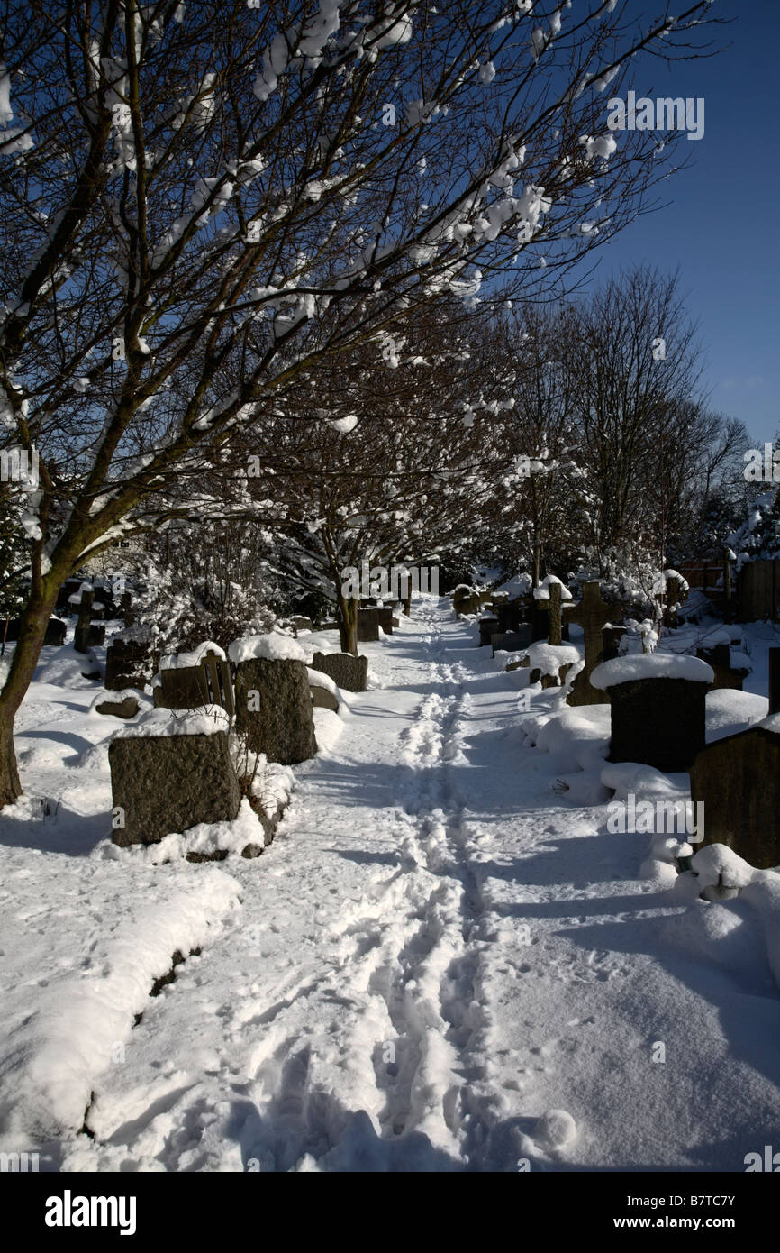 St Dunstans Churchyard in snow Cheam Surrey England Stock Photo - Alamy