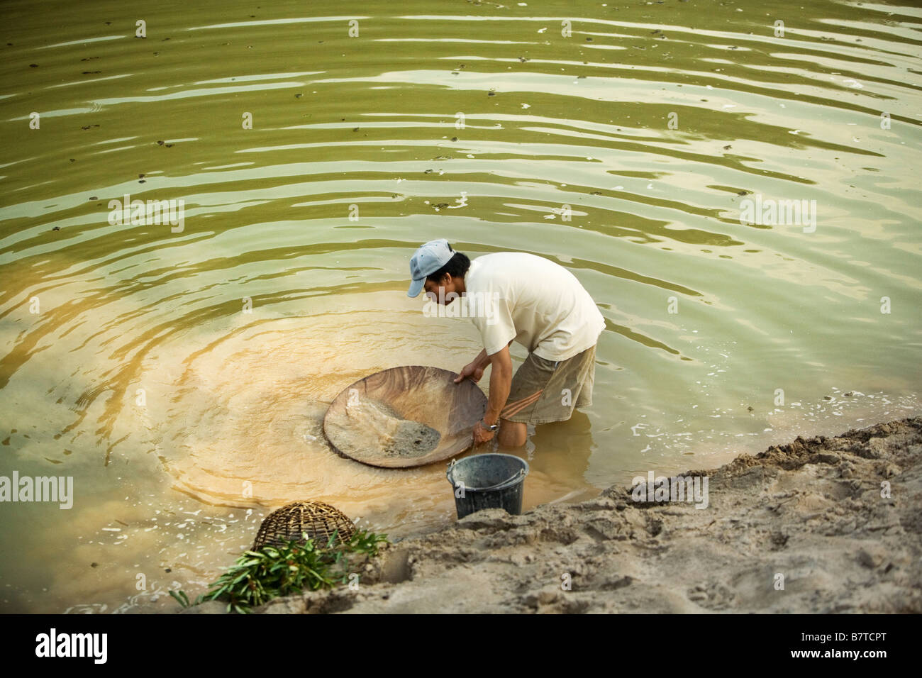 Gold panning hi-res stock photography and images - Alamy