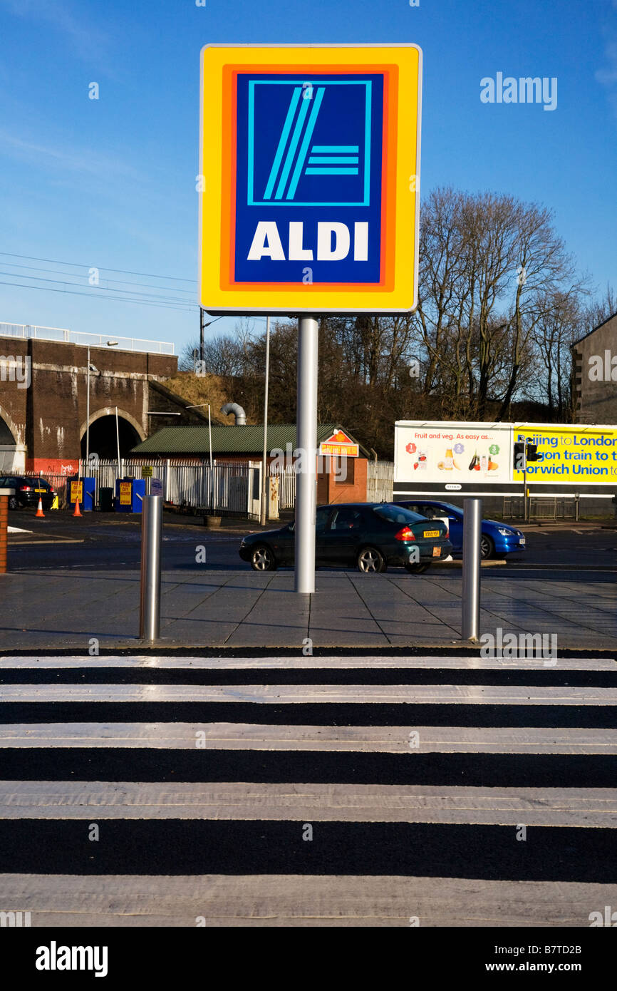 Aldi shop sign logo hi-res stock photography and images - Alamy