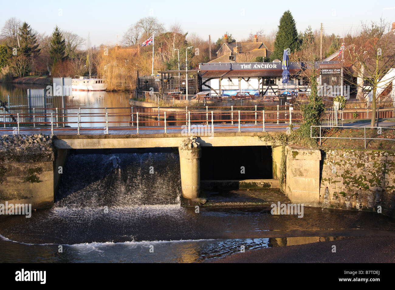 Sluice weir valley walk river hi-res stock photography and images - Alamy