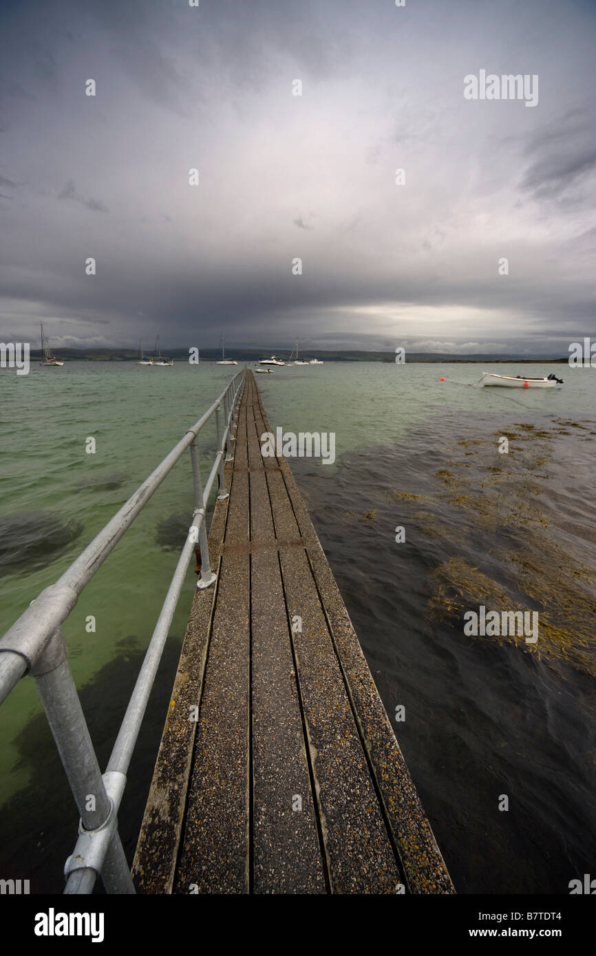 Pier extending out in to the water Stock Photo - Alamy