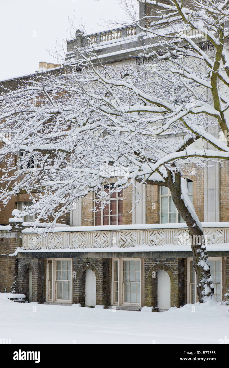 Manor house uk snow hi-res stock photography and images - Alamy