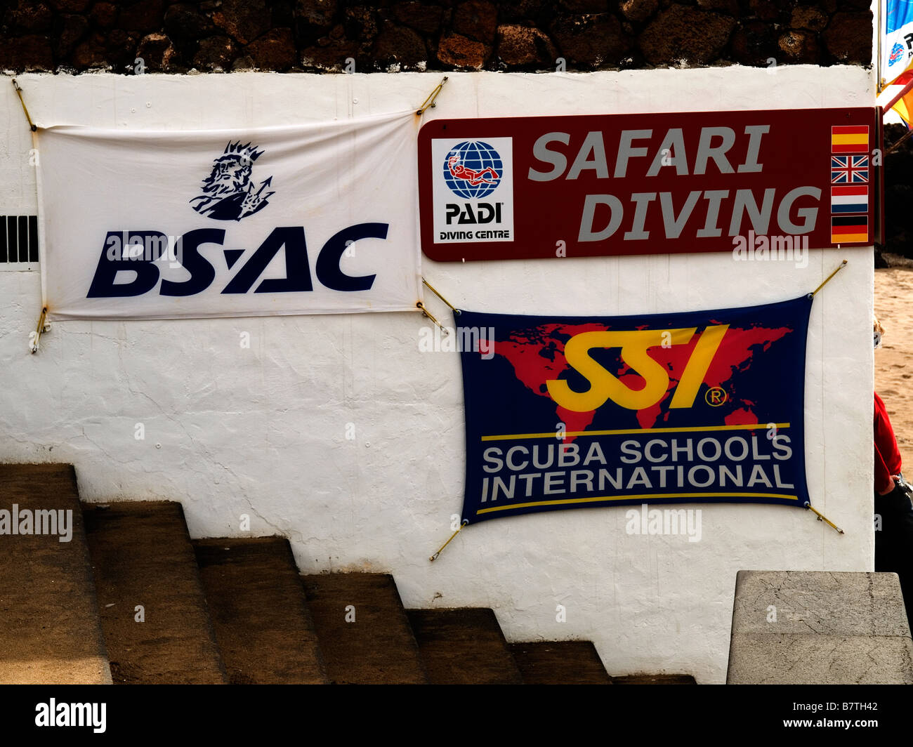 School signs hi-res stock photography and images - Alamy