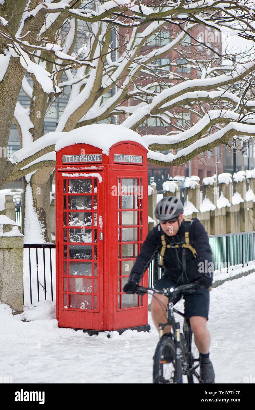 Telephone box covered in snow hi-res stock photography and images - Alamy