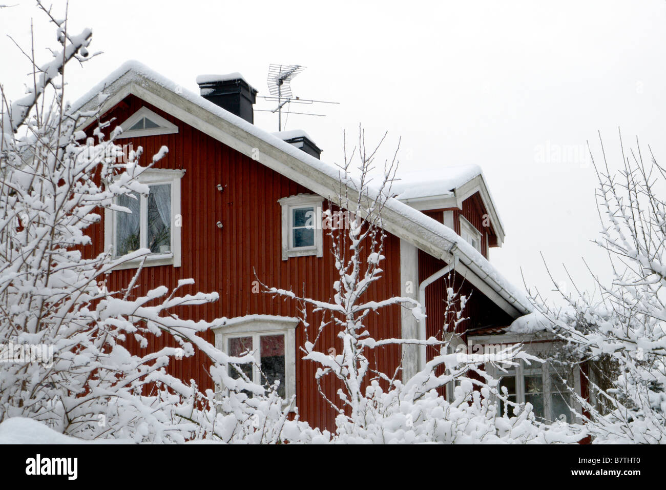 cottage covered in snow Stock Photo - Alamy