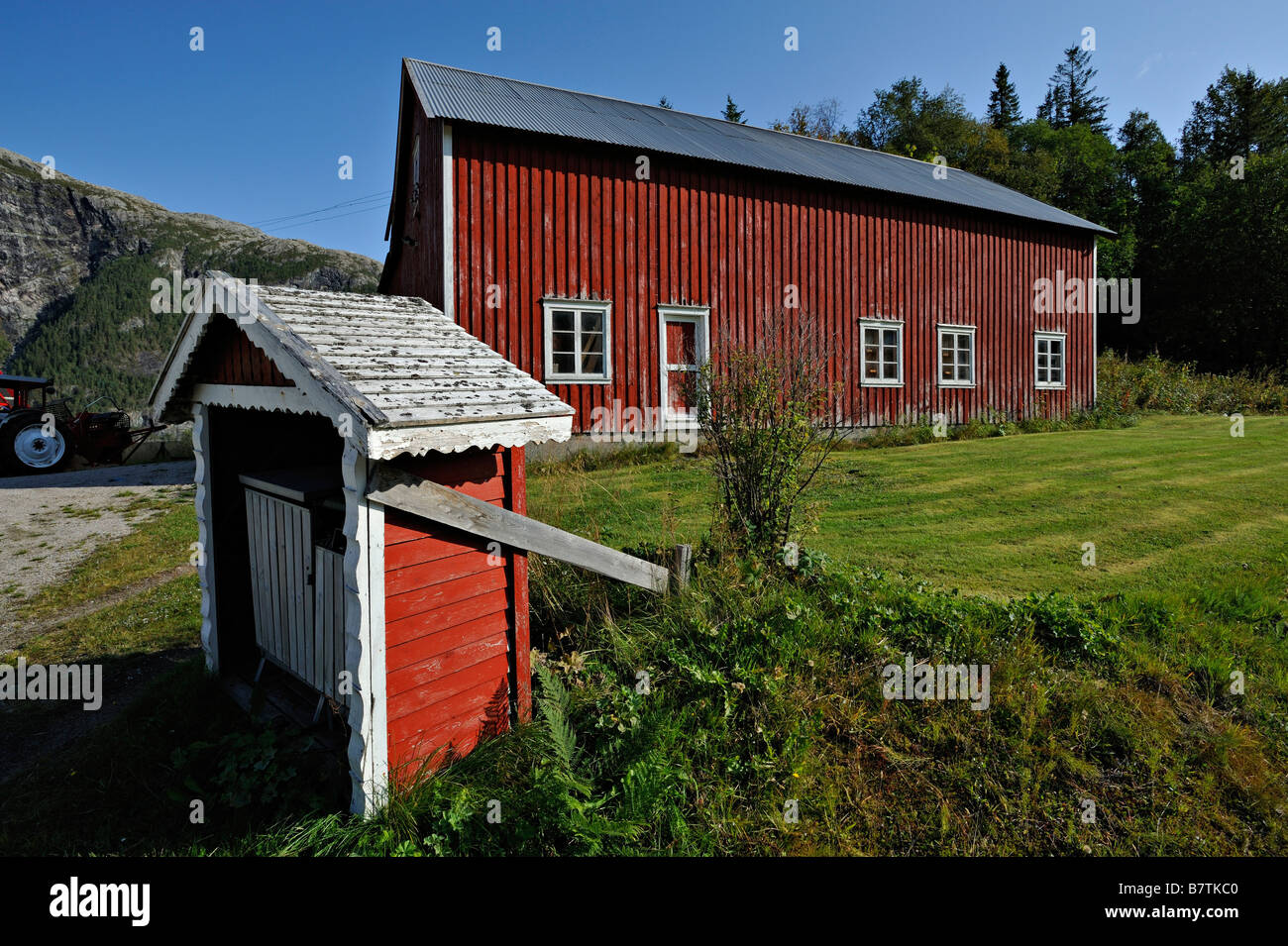 Big red wooden barn near Foldereid western Norway Stock Photo - Alamy