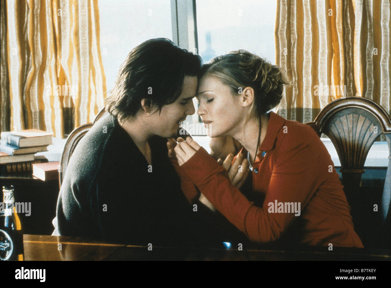 Hamlet Hamlet Year: 2000 USA Ethan Hawke, Julia Stiles Director ...