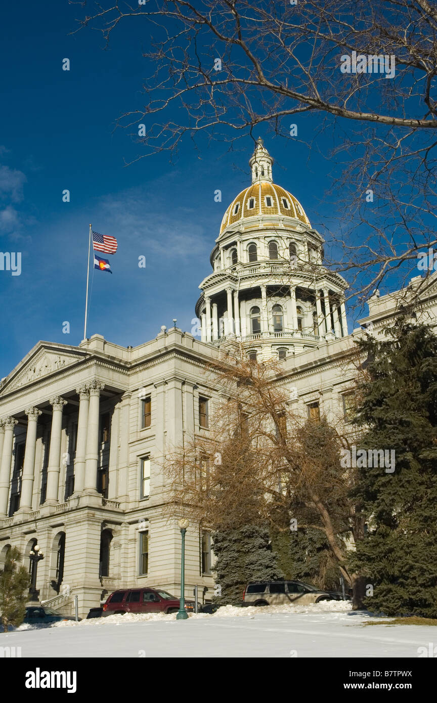 Colorado state capitol with flag hi-res stock photography and images ...