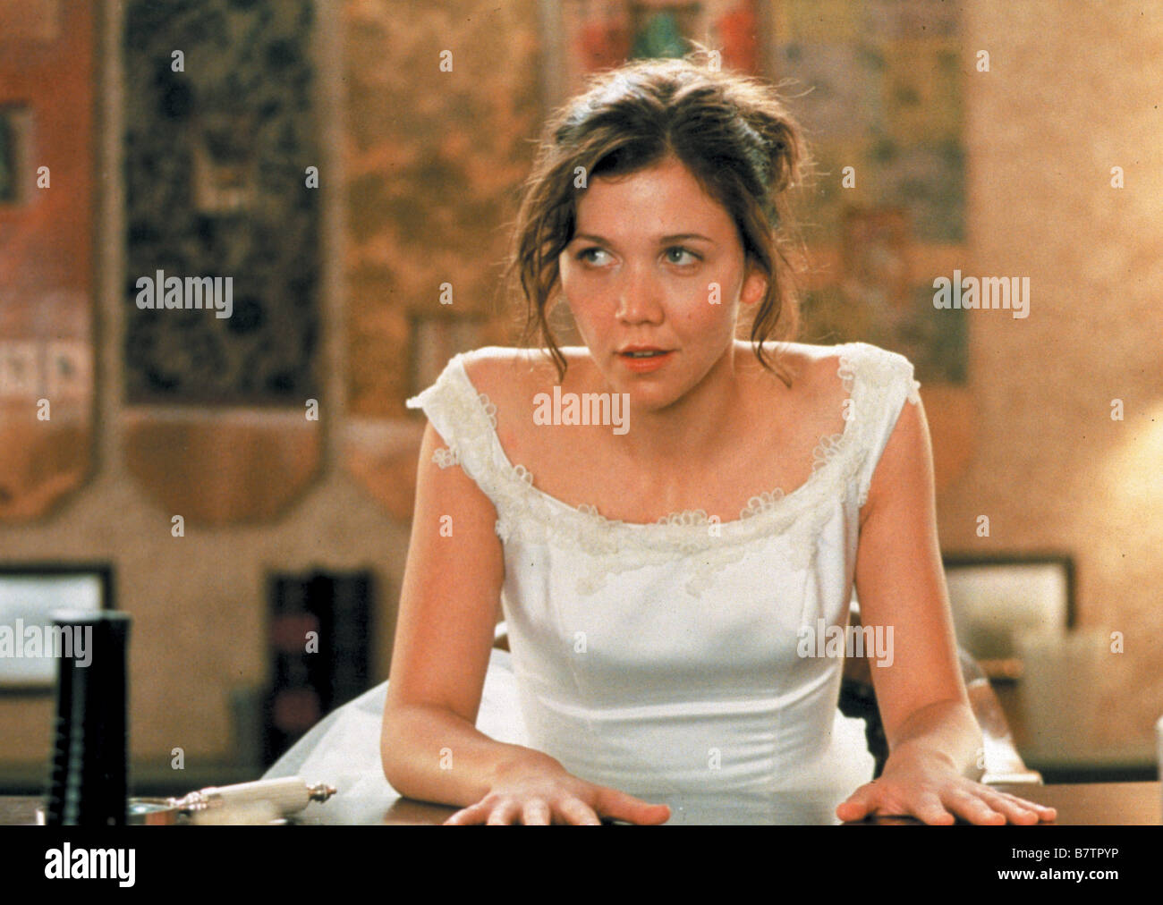 Secretary 2002 maggie gyllenhaal hi-res stock photography and images ...